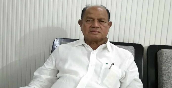 પ્રજાના કામ સમયસર નહીં થાય તો Gujaratમાં પણ Karnataka જેવું થઈ શકે છે ...