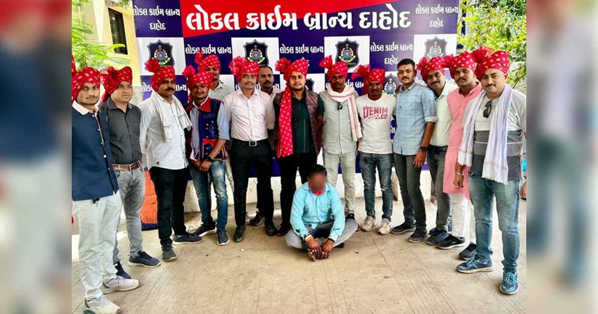 Dahod LCB Operation : DJ સાથે જાનૈયા બનીને Police દારૂના 144 કેસમાં ...