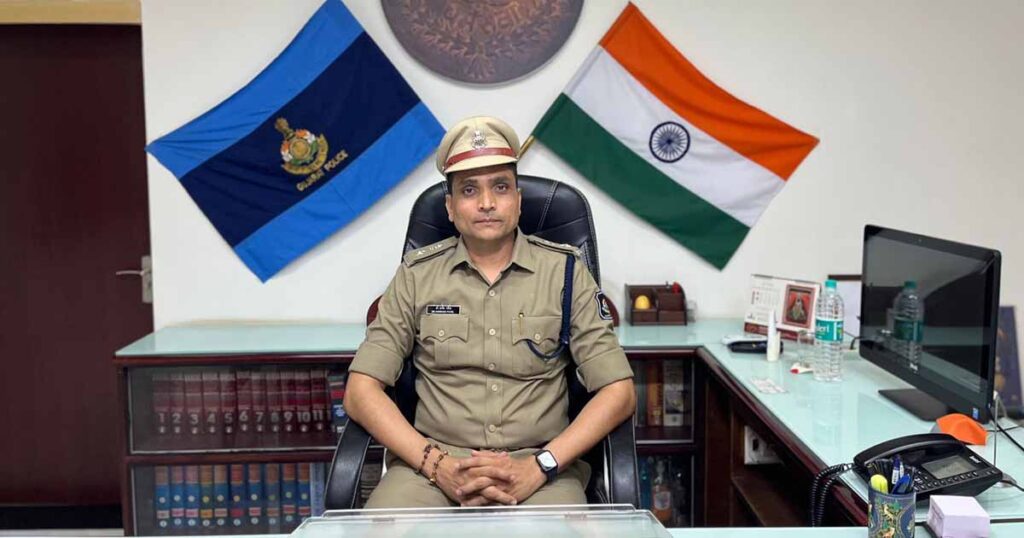 Bhavnagar ના 51માં SP તરીકે IPS Dr. Harshad Patel એ ચાર્જ લીધો, ગાર્ડ ...